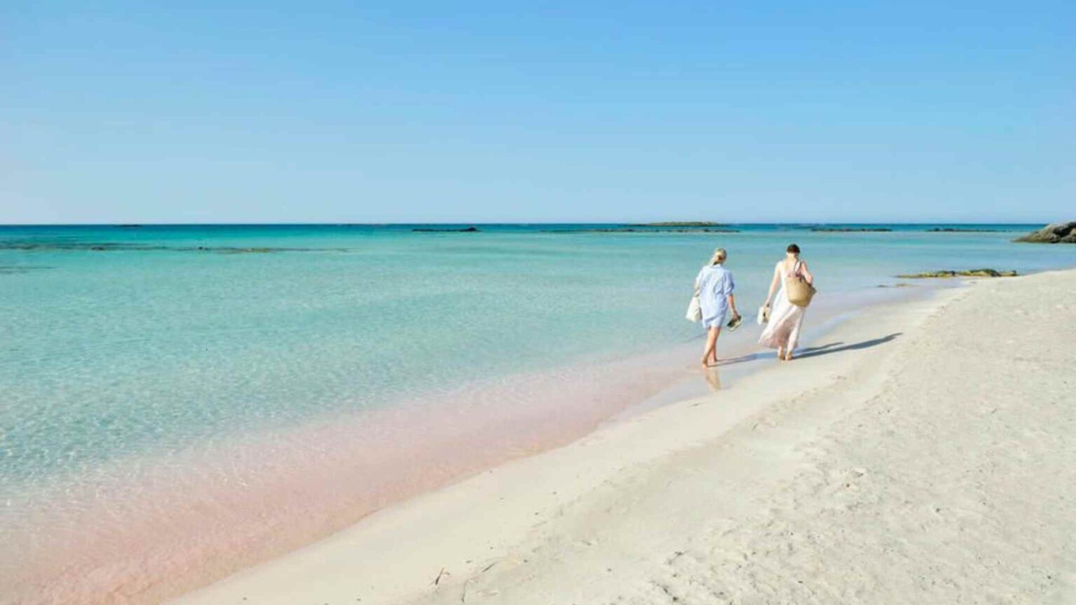 Den ene stranden har rosa sand – dette er de 5 vakreste strendene på Kreta!